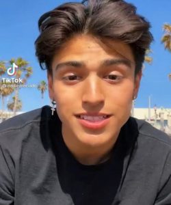 100+ Middle Part Flow (2025) Haircut Photos - TailoringinHindi