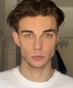 100+ Middle Part Flow (2025) Haircut Photos - TailoringinHindi